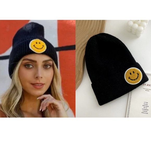 Snazzy Boutique | Accessories | Nwt Cute Knit Ribbed Smiley Face Hat ...